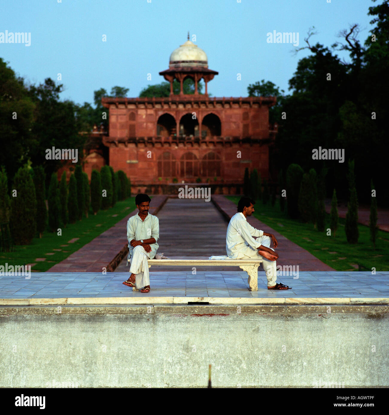 Men on bench / Maenner auf Bank Stock Photo - Alamy