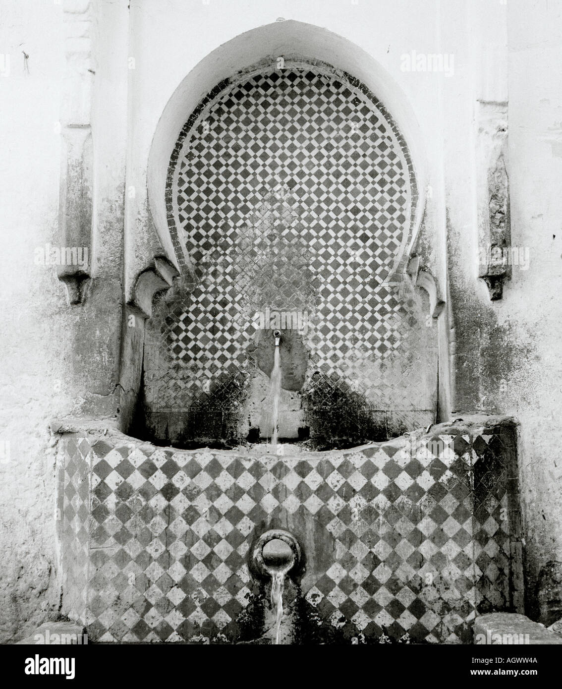 African drinking water fountain hi-res stock photography and images - Alamy