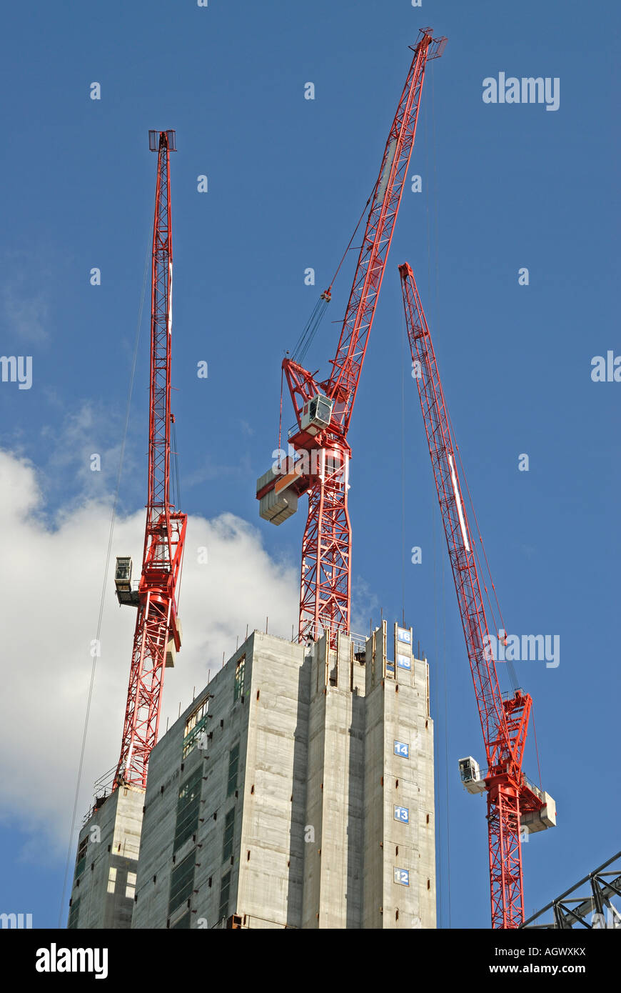 London docklands construction work hi-res stock photography and images ...
