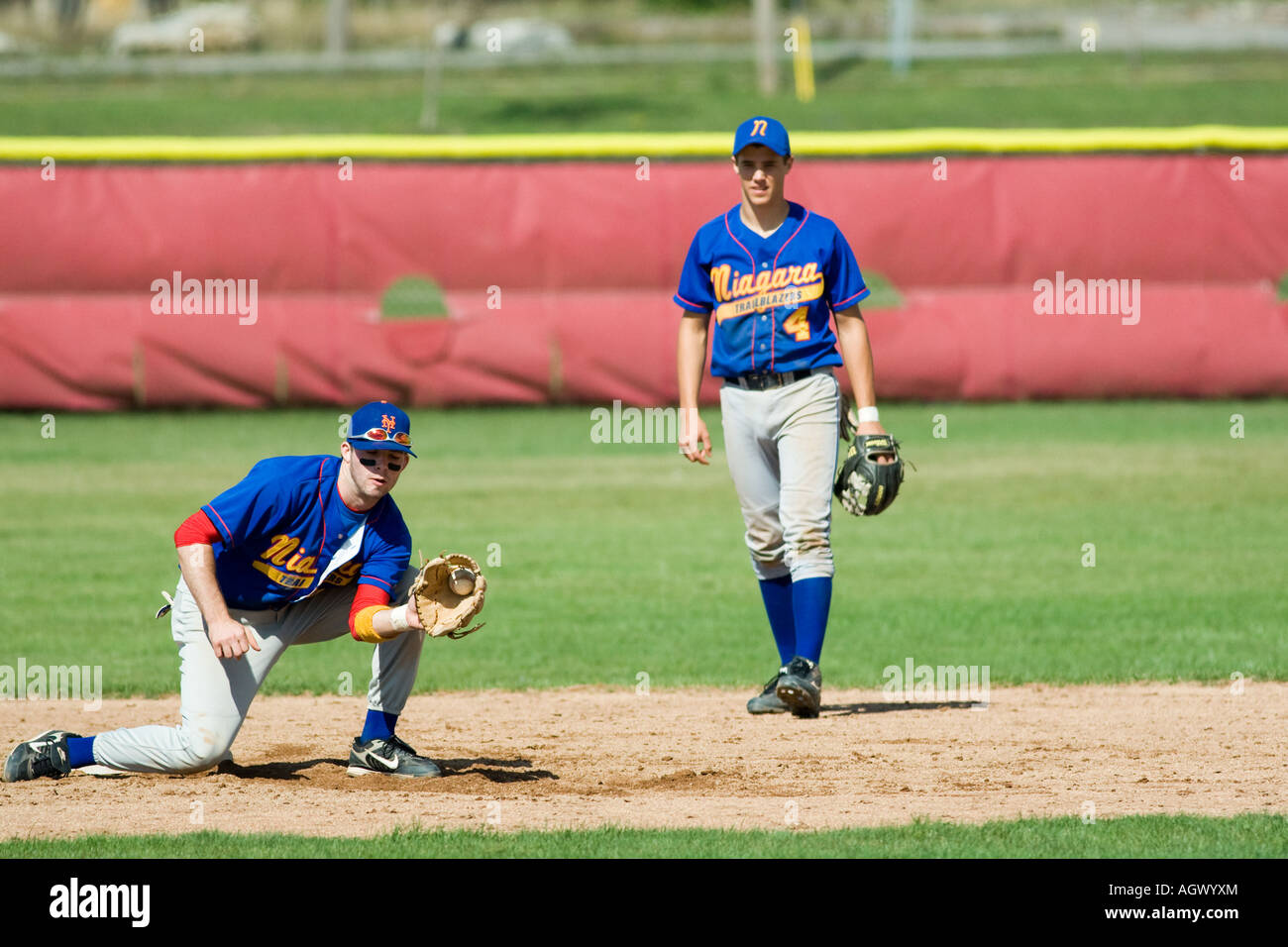 A college baseball player fielding the ball Stock Photo - Alamy