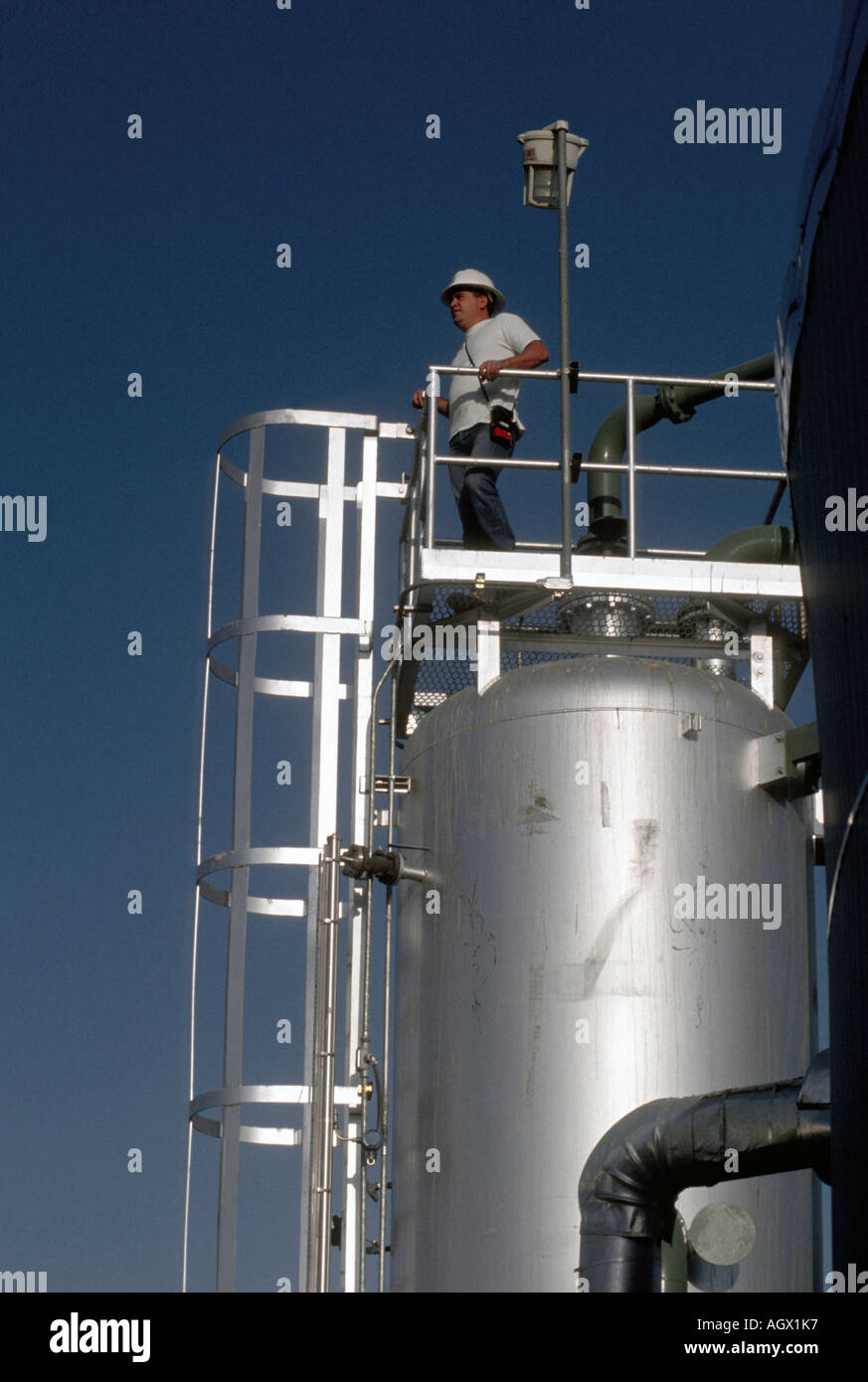 Factory worker fossil fuel plant tank hi-res stock photography and ...