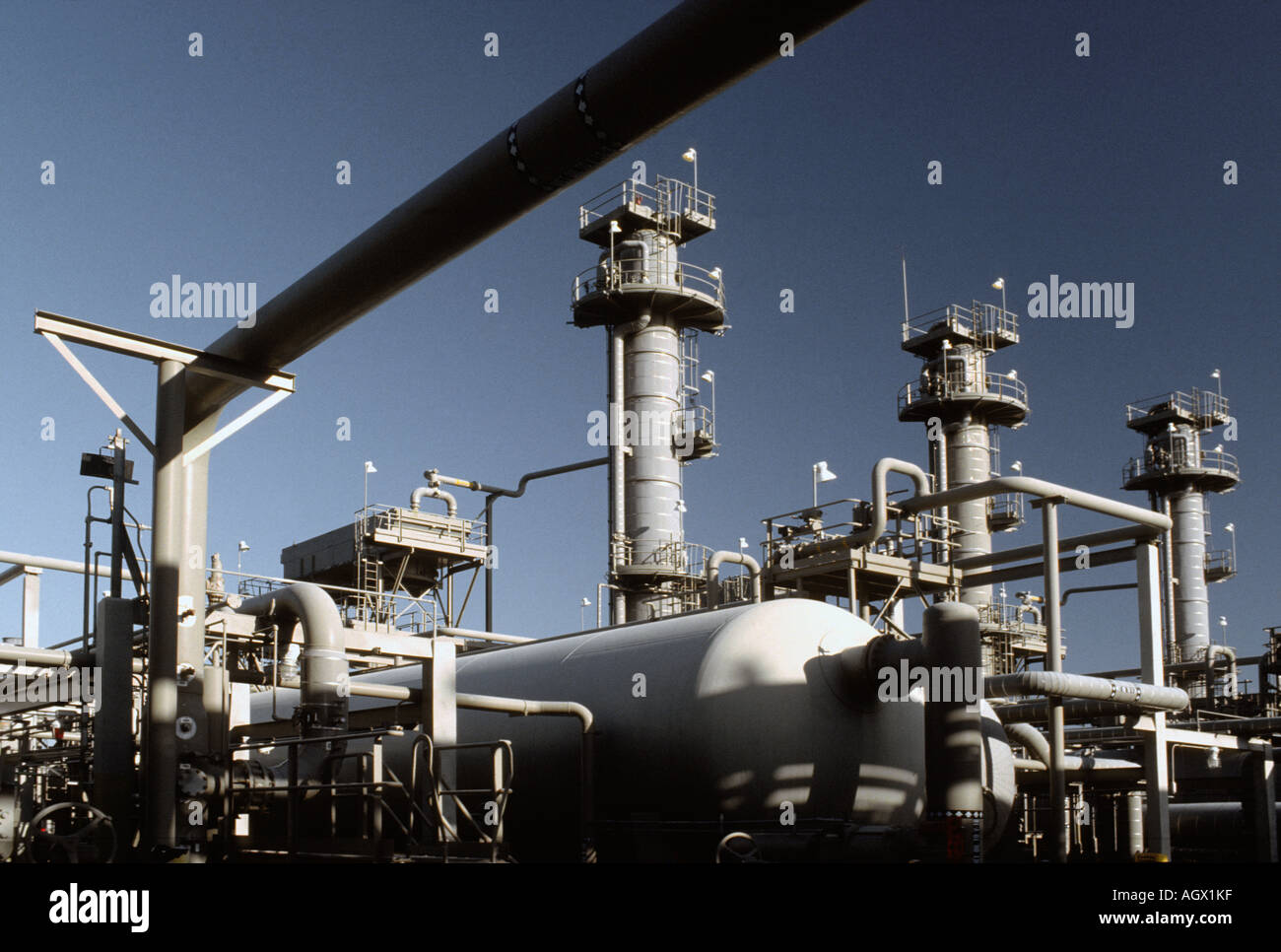 Gaviota oil refinery hi-res stock photography and images - Alamy