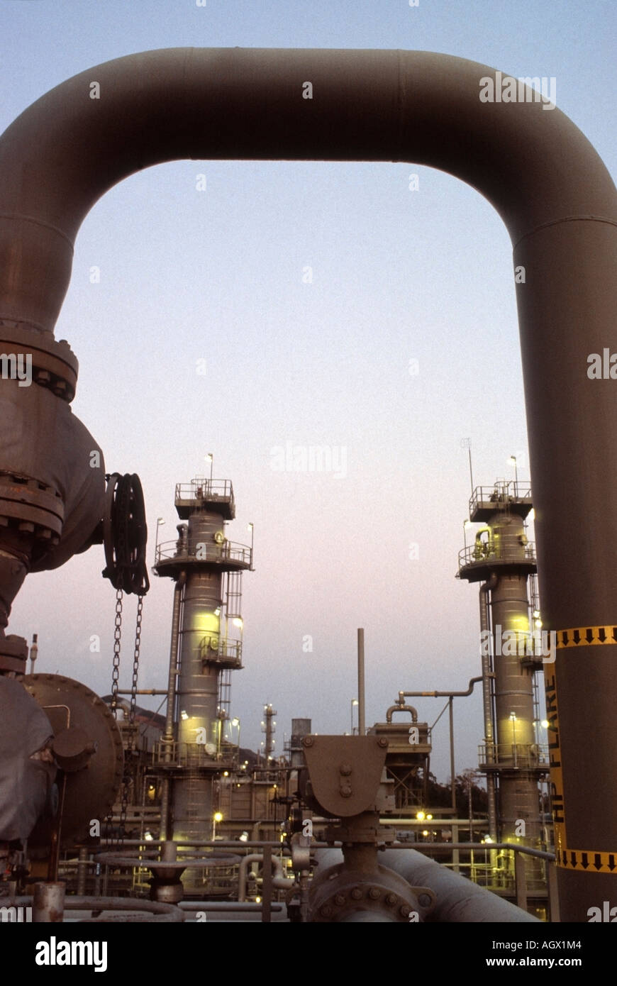 Gaviota oil refinery hi-res stock photography and images - Alamy