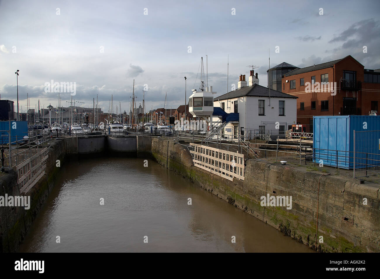 Hull Marina lock Stock Photo - Alamy