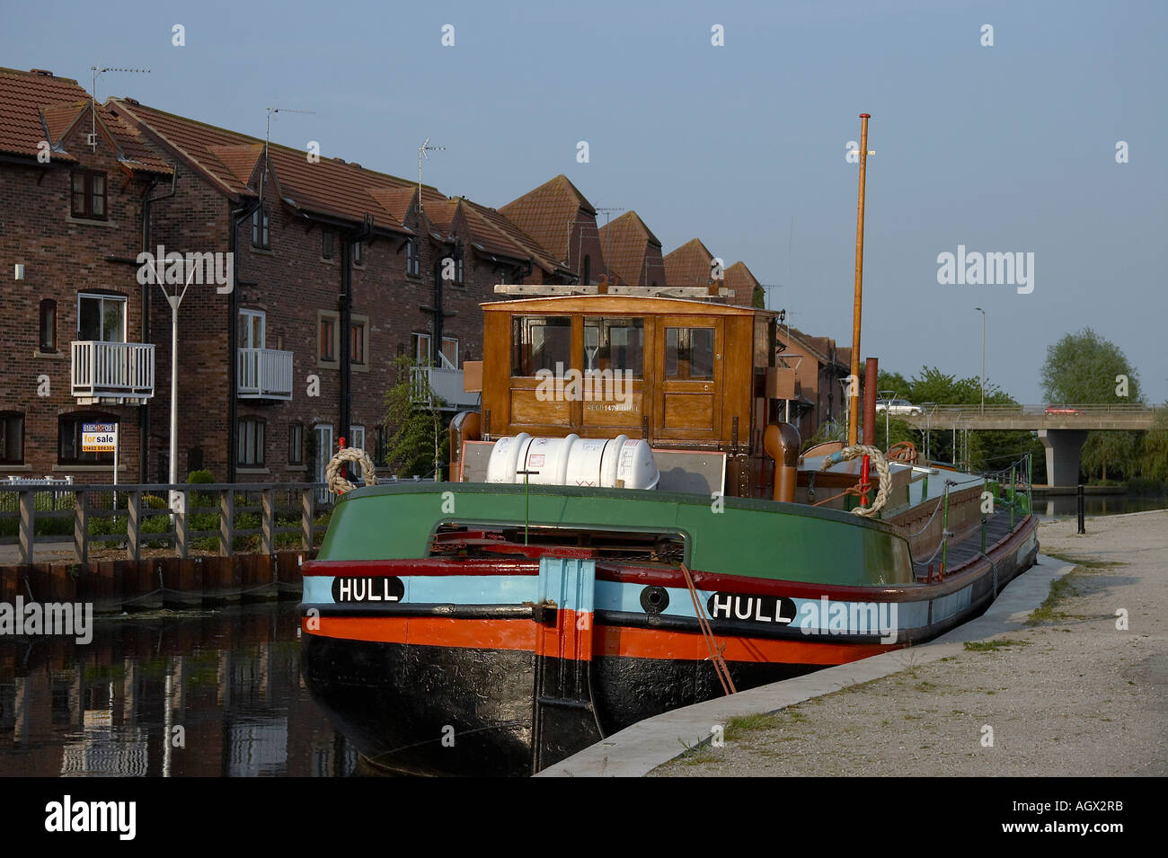 Beverley Beck and the barge Syntan owned by the Beverley Barge ...