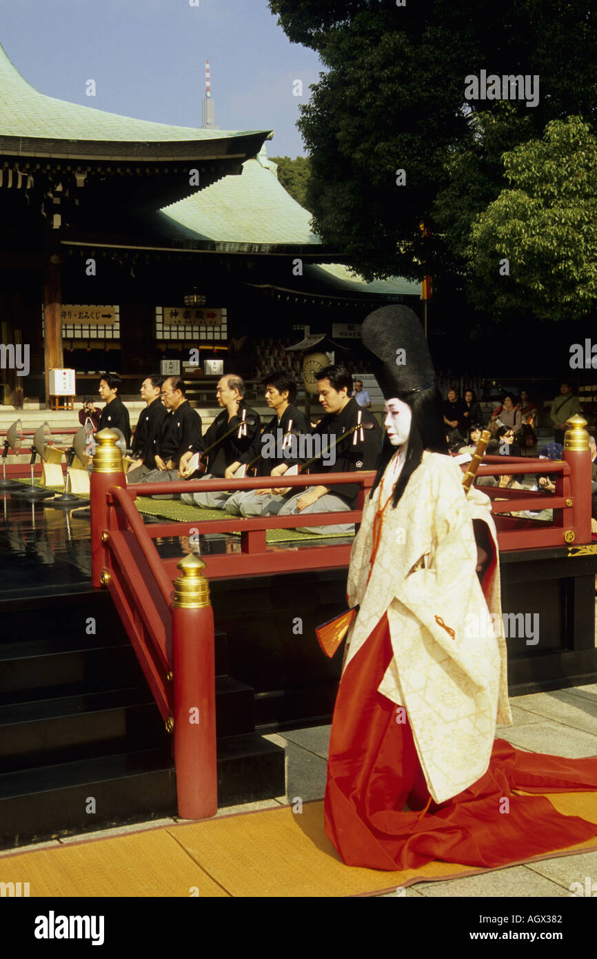 Japan Tokyo Meiji Shrine court dancer Stock Photo - Alamy