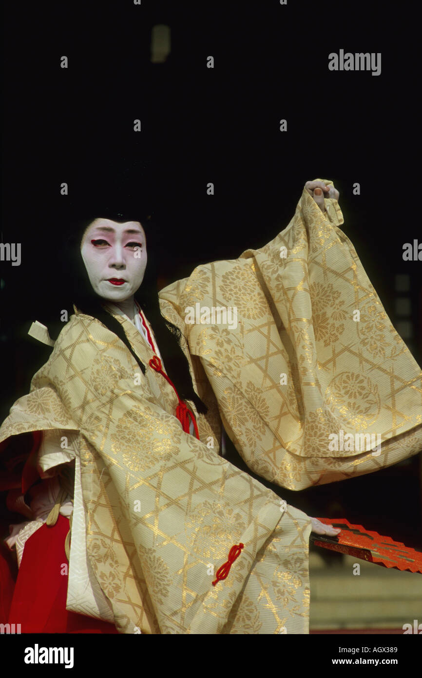 Japan Tokyo Meiji Shrine court dancer Stock Photo - Alamy