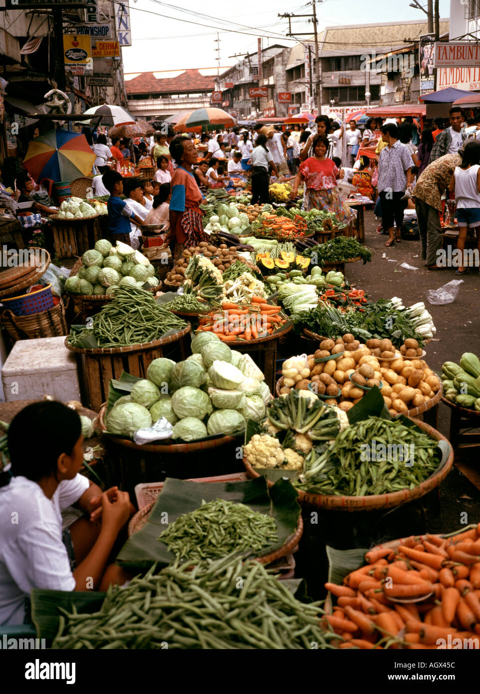 Manila Philippines Market Woman High Resolution Stock Photography and ...