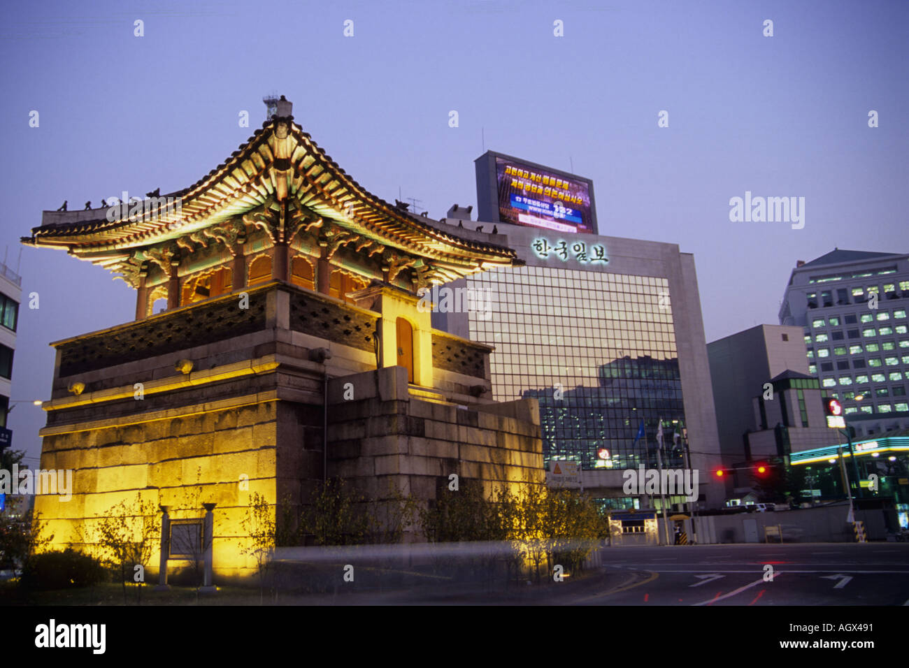 Korea Seoul old and new architecture Stock Photo - Alamy