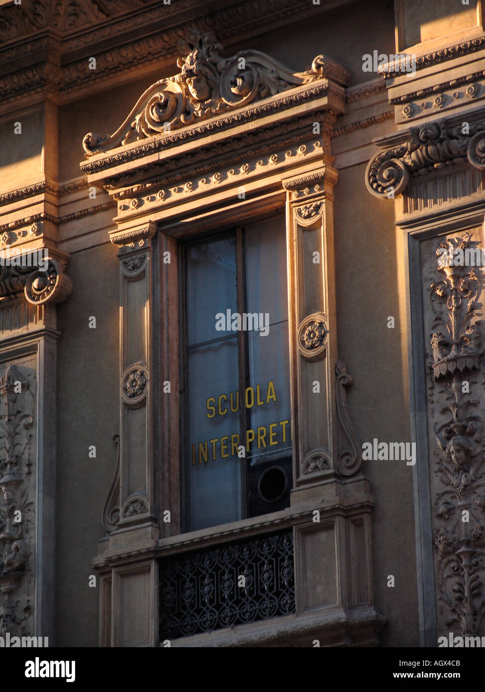 Interpreter sign language school hi-res stock photography and images ...