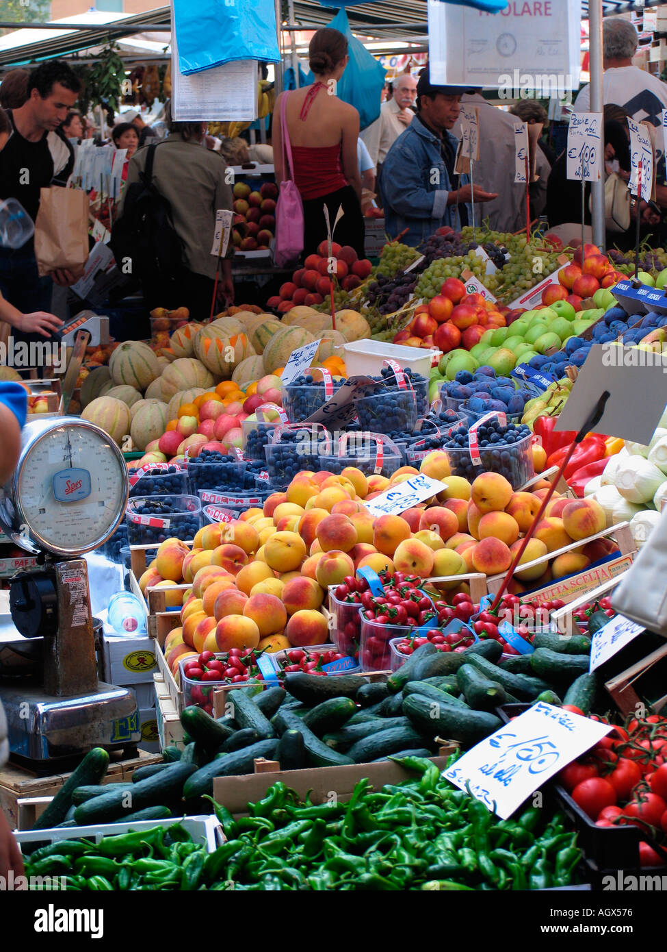 Viale papiniano market hi-res stock photography and images - Alamy