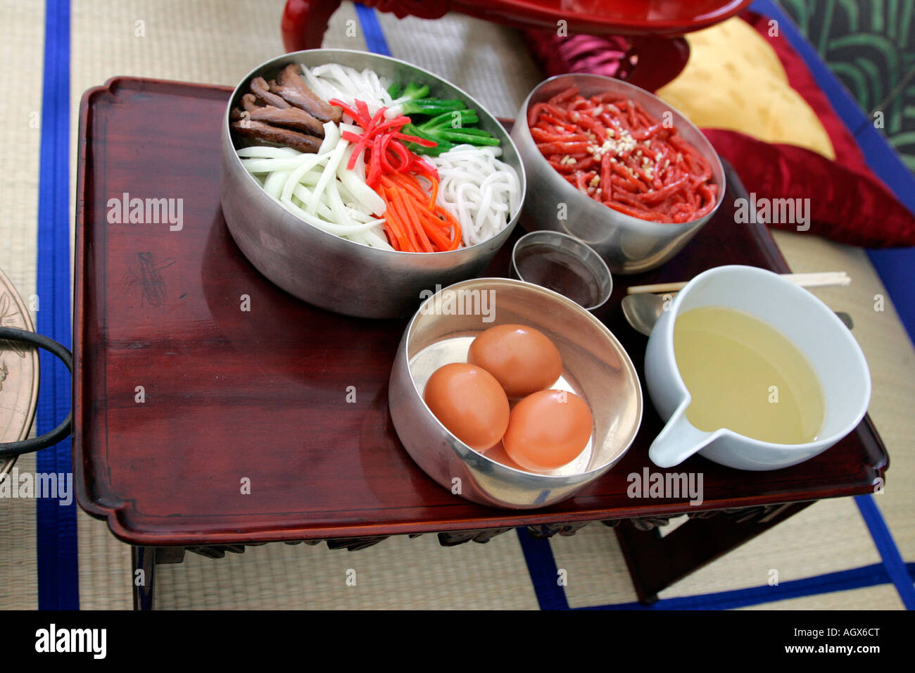 Pewter dishes hi-res stock photography and images - Alamy