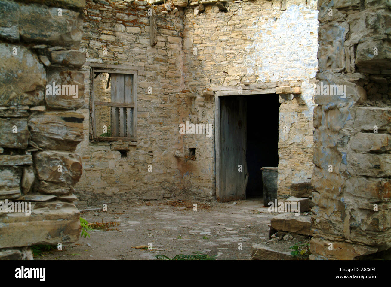 old house repair door Stock Photo - Alamy