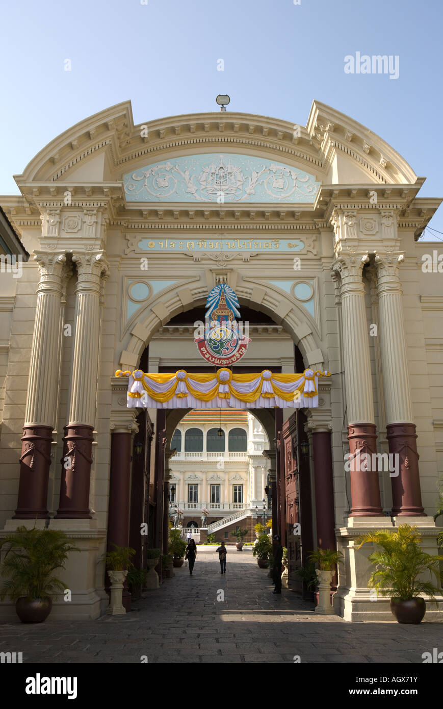 Chitralada palace hi-res stock photography and images - Alamy