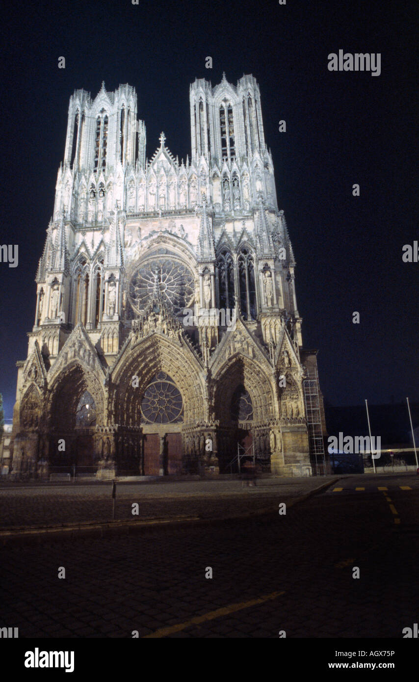 Reims cathedral france night hi-res stock photography and images - Alamy