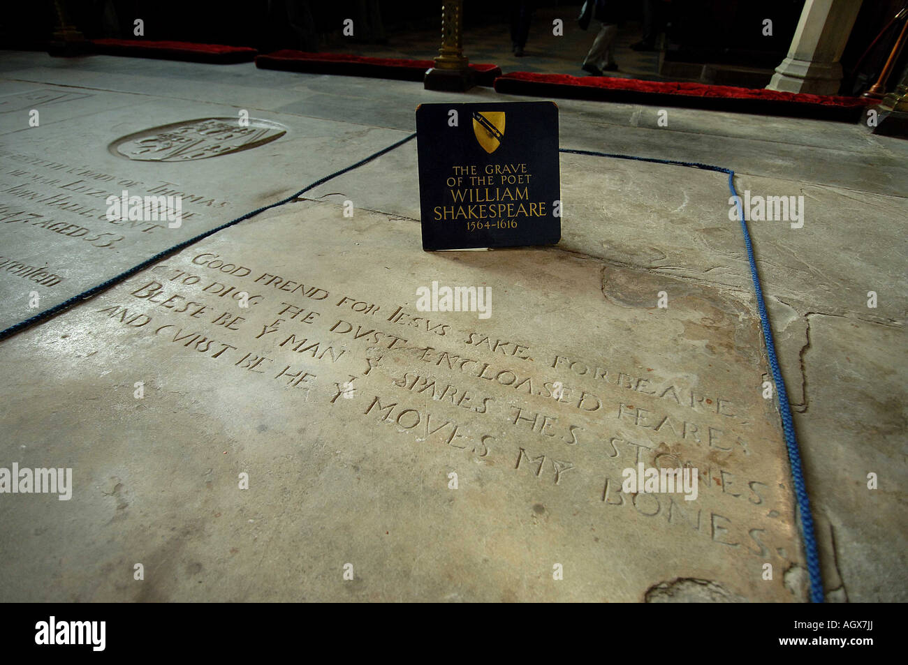 WILLIAM SHAKESPEARE'S TOMB THE HOLY TRINITY CHURCH STRATFORD UPON AVON ...
