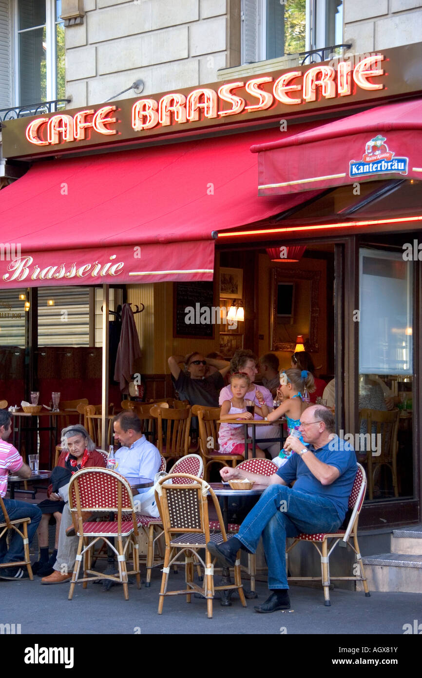 People dine outdoors at a cafe in Paris France Stock Photo - Alamy