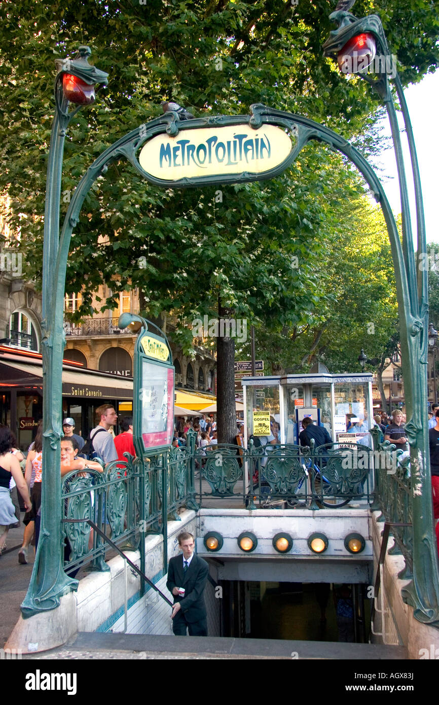 Entrance to the Metro in Paris France Stock Photo - Alamy