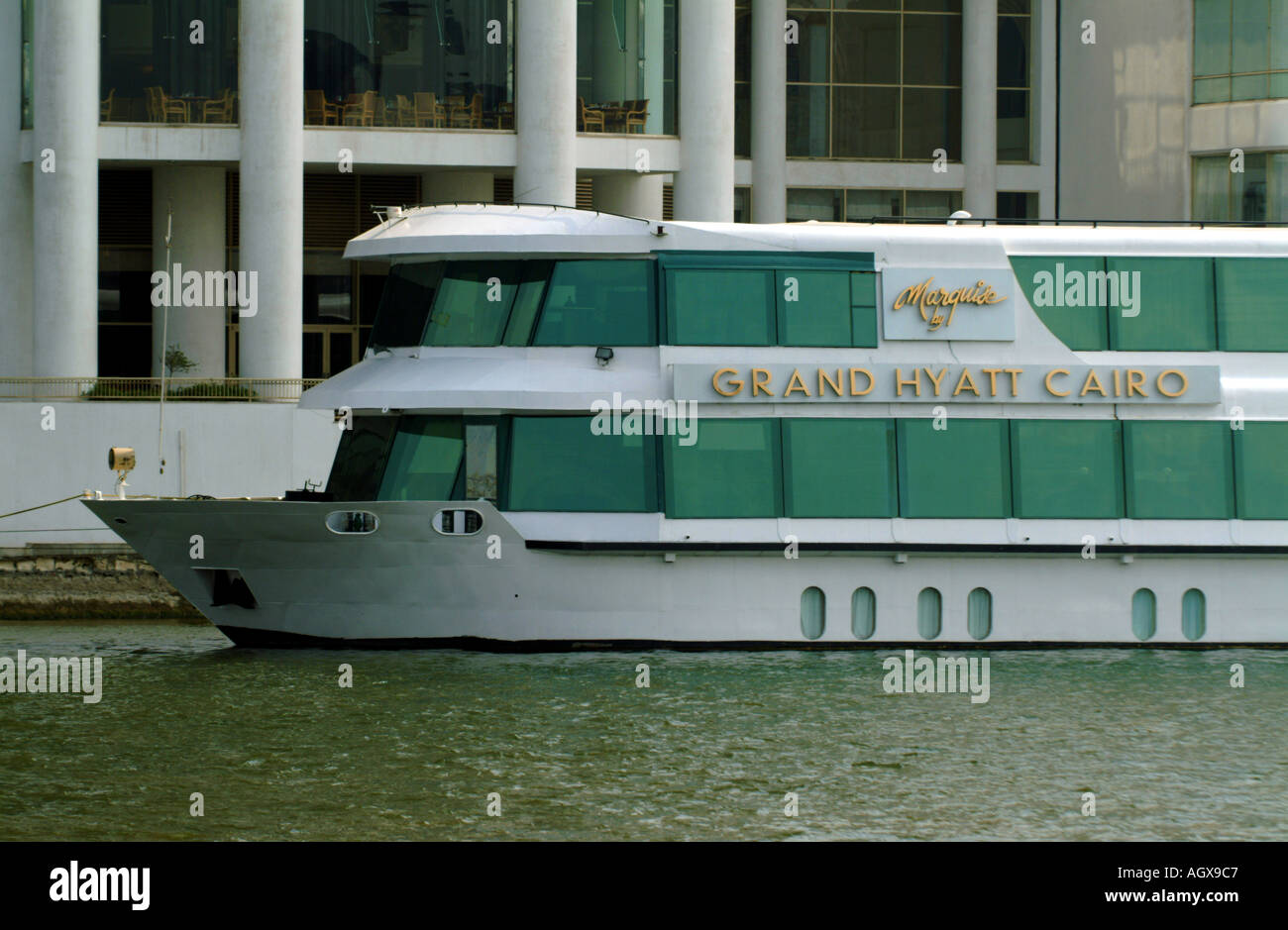 hotel boat nile grand hyatt hotel Stock Photo - Alamy