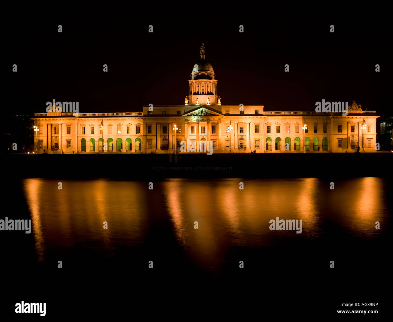 Custom House, Dublin, Ireland at night Stock Photo - Alamy