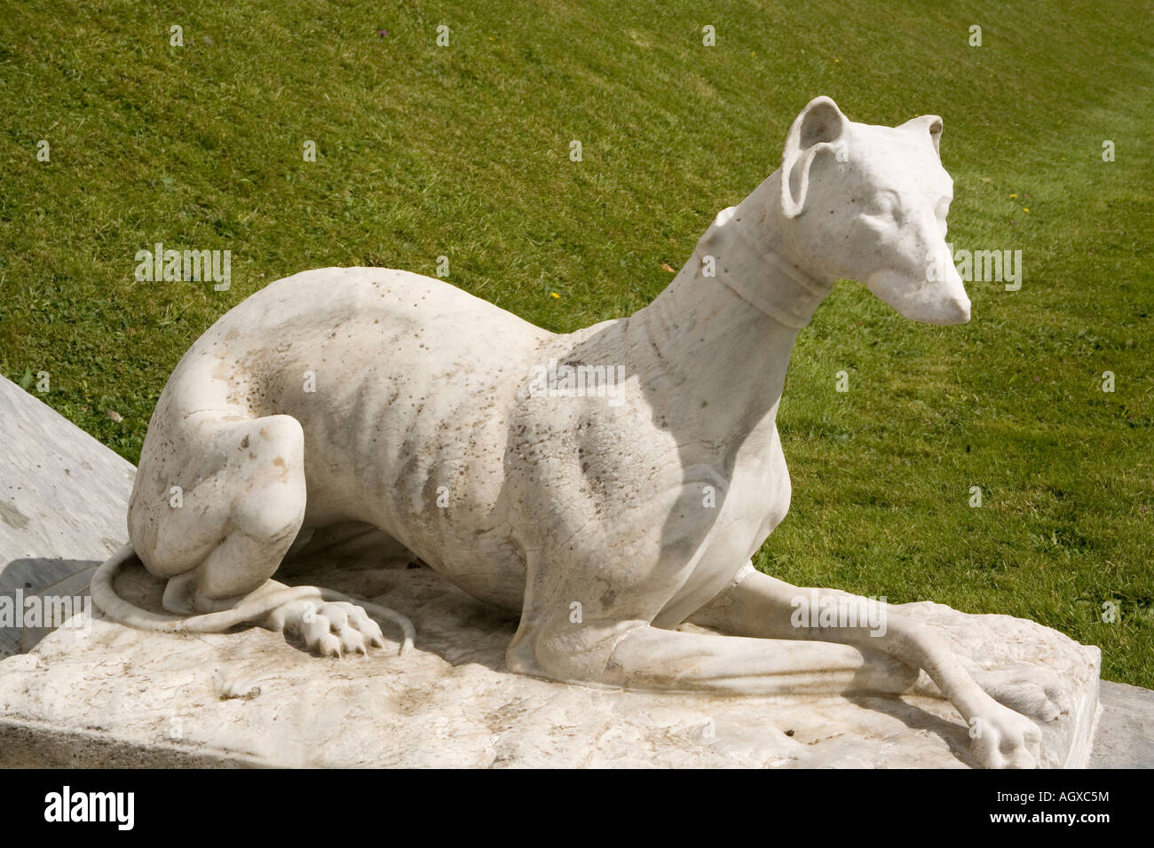 England Yorkshire Brodsworth Hall Dog sculpture Stock Photo - Alamy