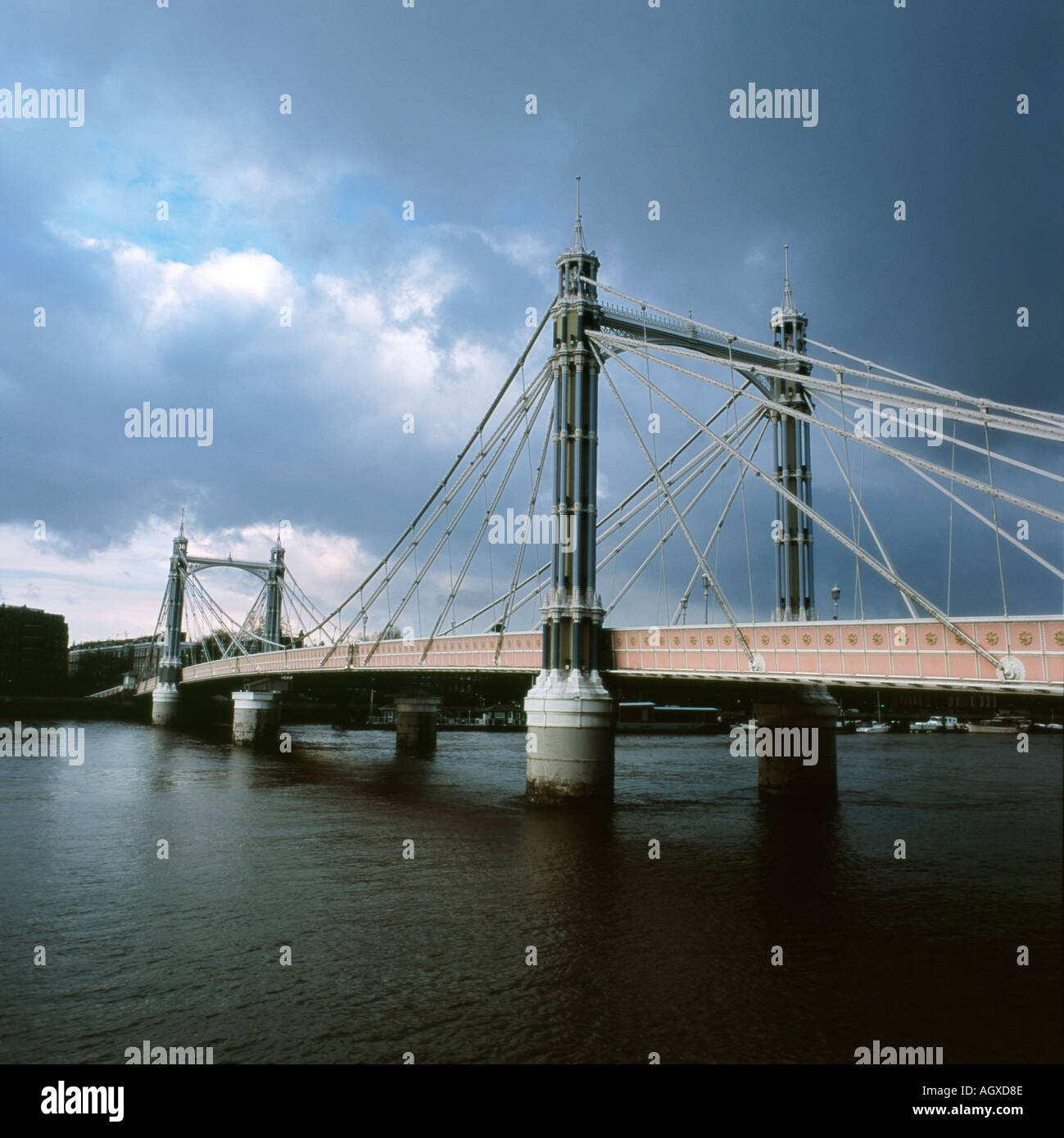 Albert bridge on river thames hi-res stock photography and images - Alamy