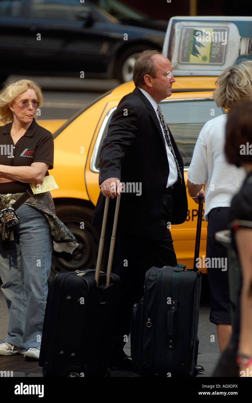 Cab line at New York s Pennsylvania Station Stock Photo - Alamy