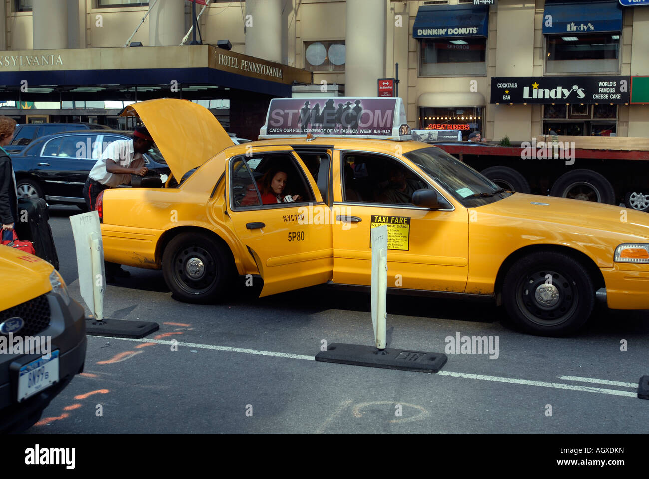 Cab line at New York s Pennsylvania Station Stock Photo - Alamy