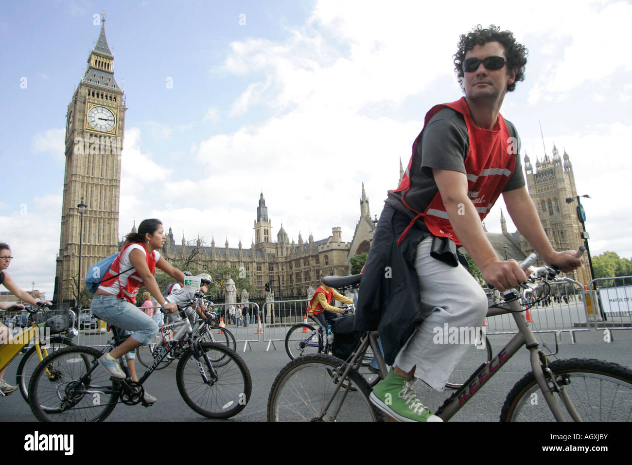Cyclists passing Big Ben and the Houses of Parliament during the Hovis ...