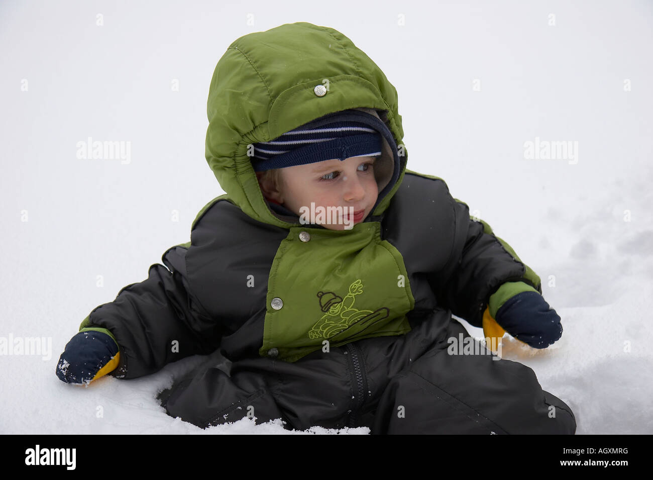 little boy sitting in snow Stock Photo - Alamy