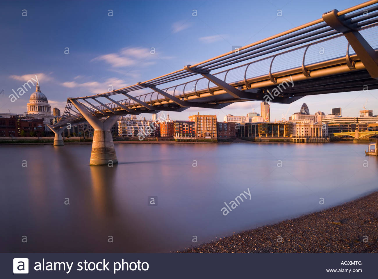 Millennium Bridge Footbridge High Resolution Stock Photography and ...