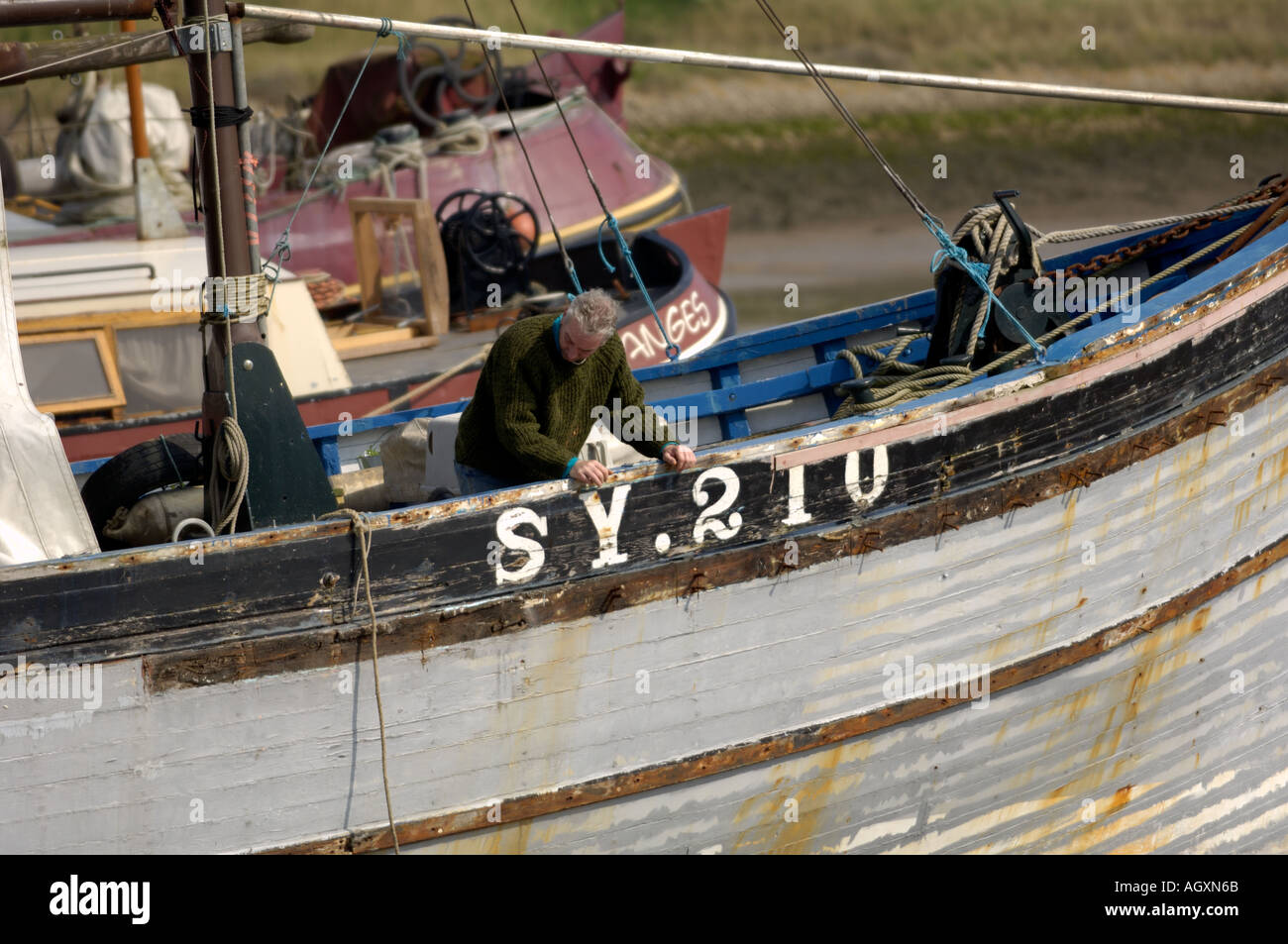 Workining on the boat at Woodbridge Quay Stock Photo - Alamy