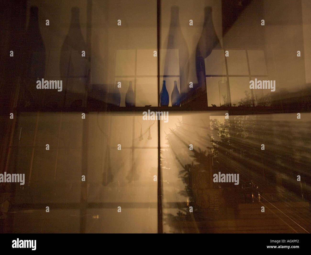 Zoomed view of kitchen windows at night in a home Stock Photo - Alamy