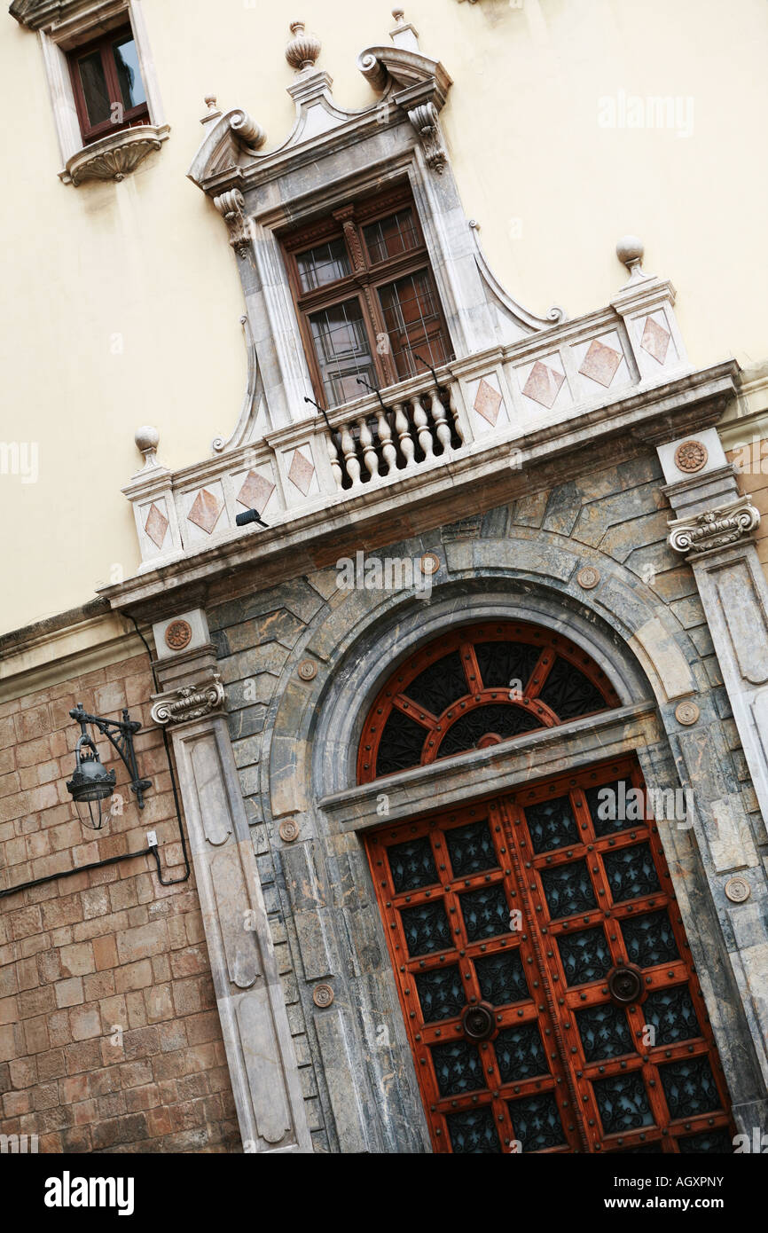 Architecture in the gothic area of Barcelona Stock Photo - Alamy