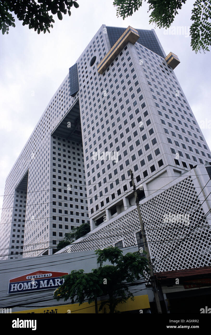 Elephant building hi-res stock photography and images - Alamy