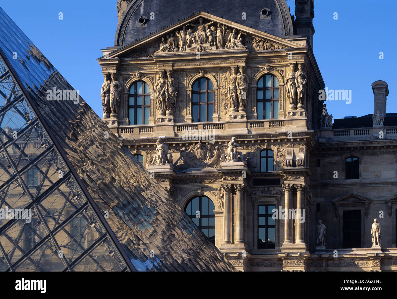 Louvre art gallery museum hi-res stock photography and images - Alamy