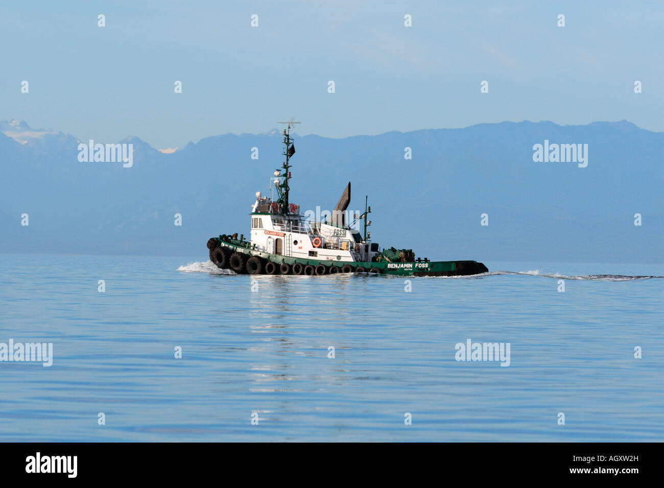 boat in juan de fuca stait Stock Photo - Alamy