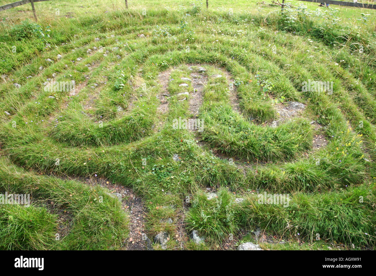 Stone maze hi-res stock photography and images - Alamy