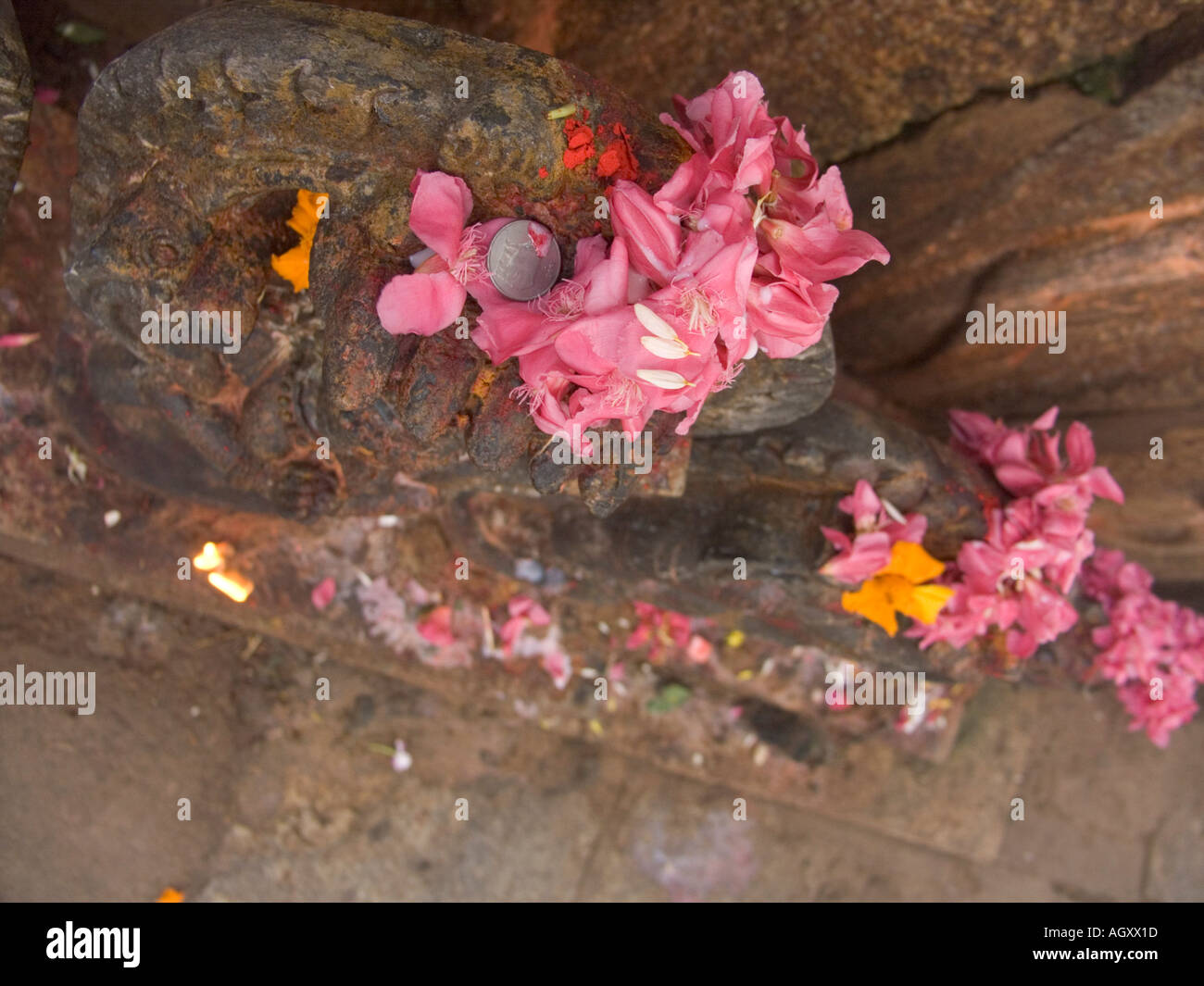 Flowers left as signs of devotion at a Hindu temple Stock Photo - Alamy