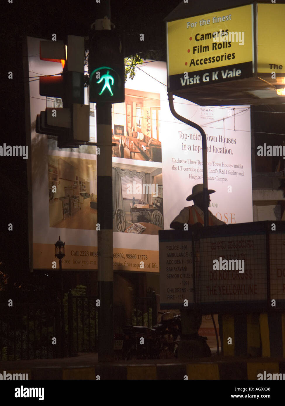 Night pictures of traffic policemen in traffic control booth Stock ...