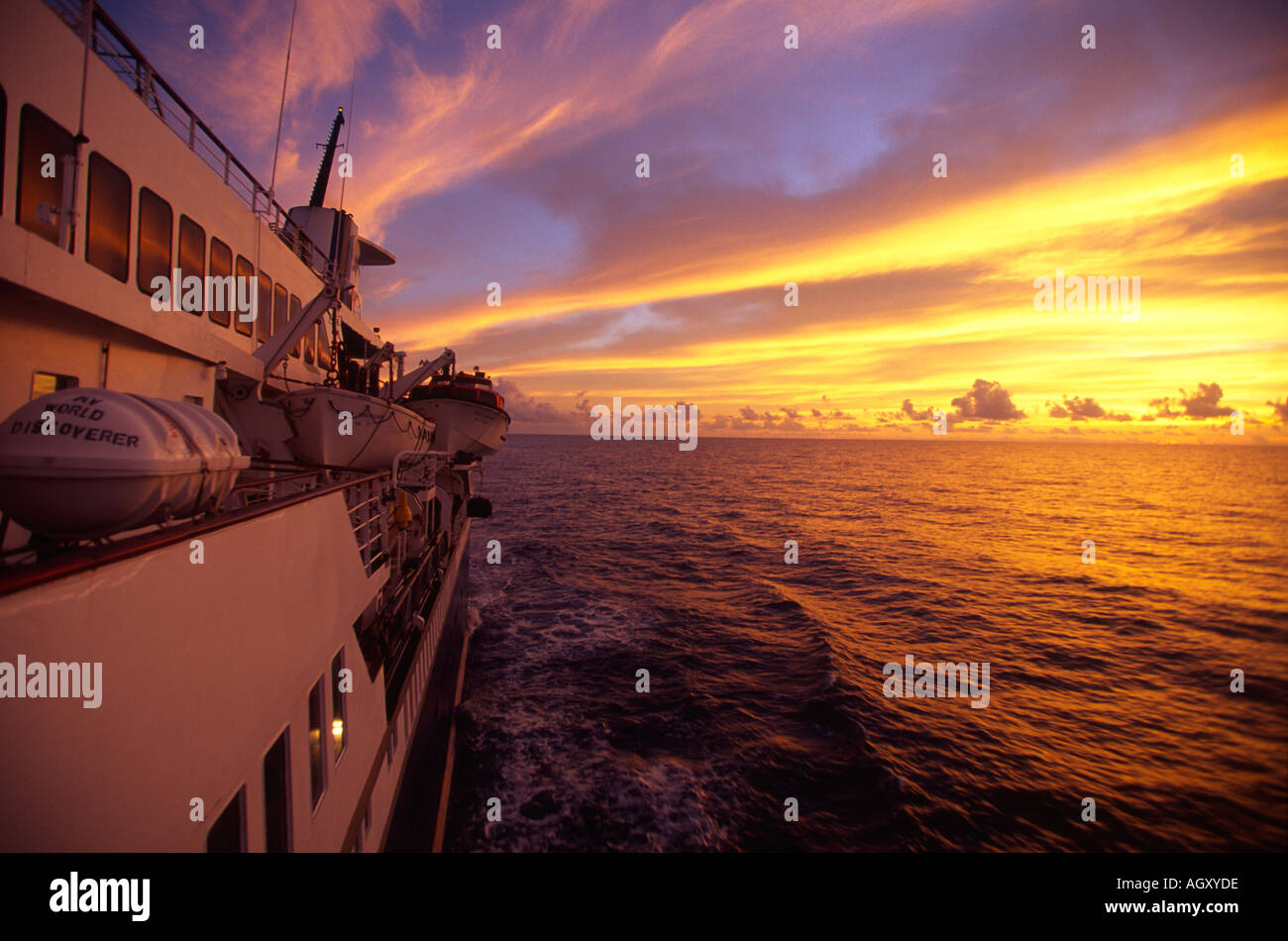 Oahu sunset cruise hi-res stock photography and images - Alamy