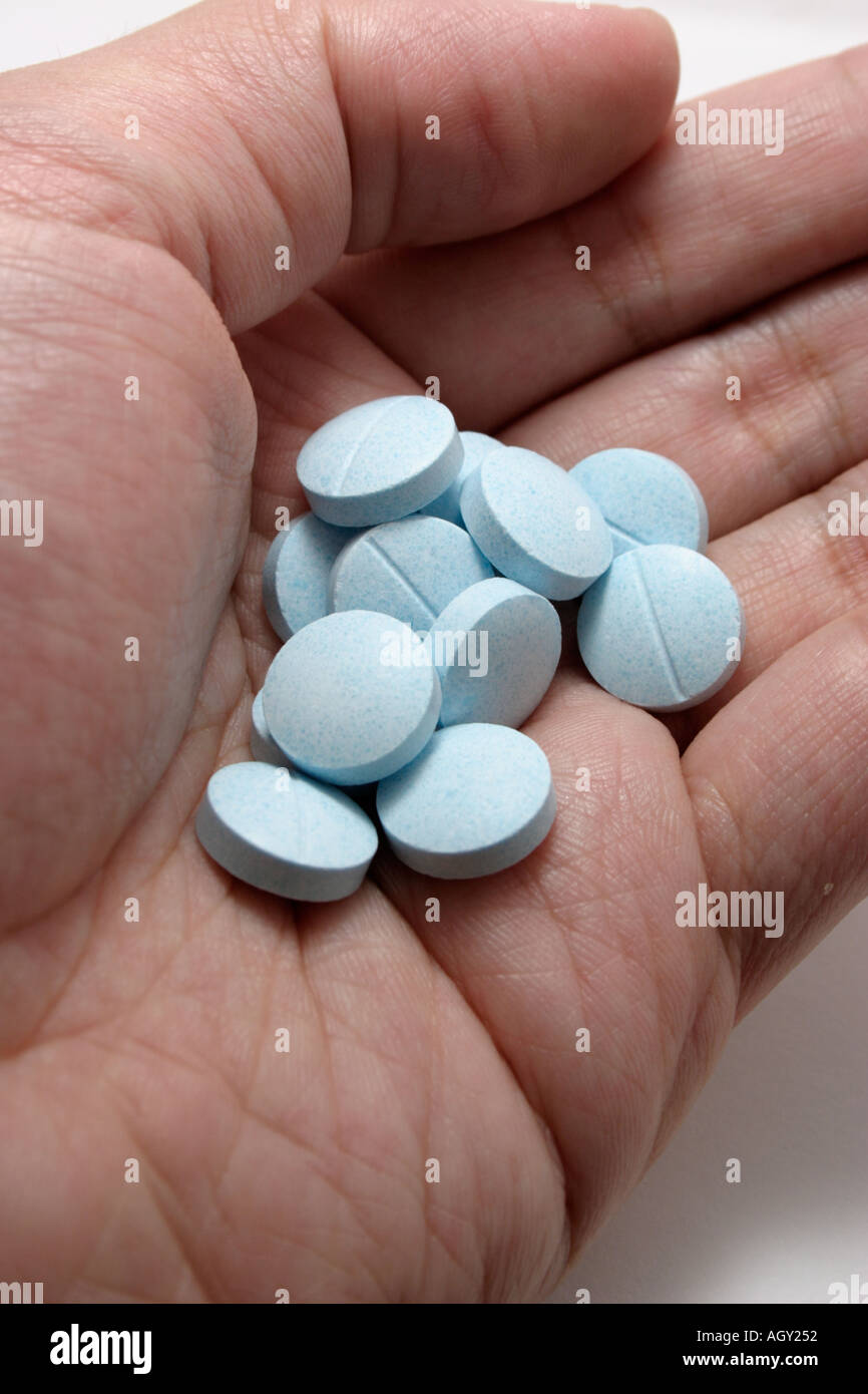 Blue pills hi-res stock photography and images - Alamy