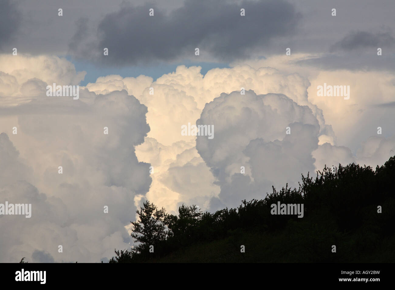 How do tornadoes form hi-res stock photography and images - Alamy