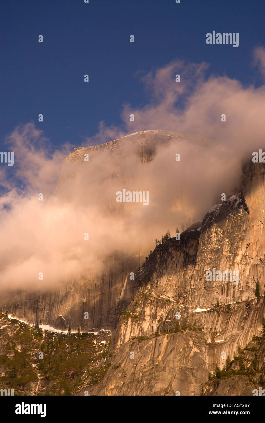 Half Dome Rock Yosemite National Park cloud atop dome Stock Photo - Alamy