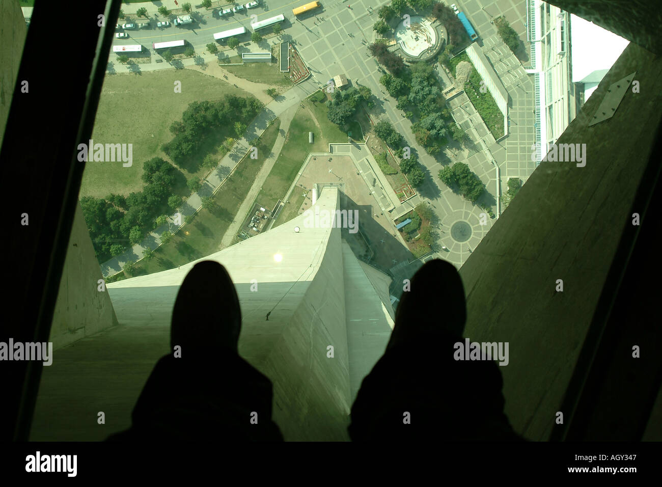 Glass floor cn tower hi-res stock photography and images - Alamy