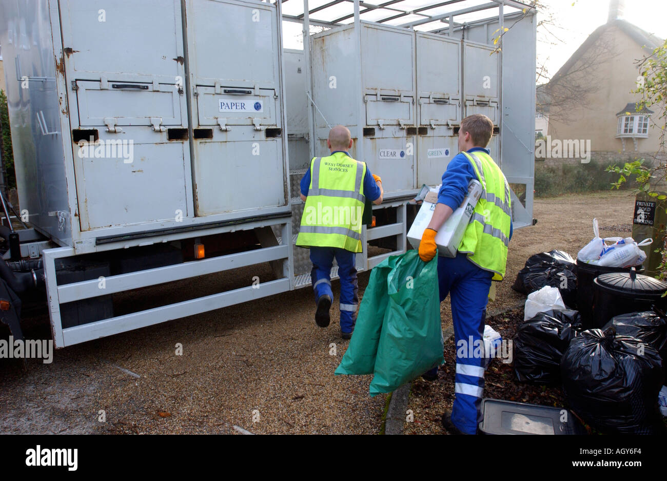 Council workers collecting rubbish recycling hi-res stock photography ...
