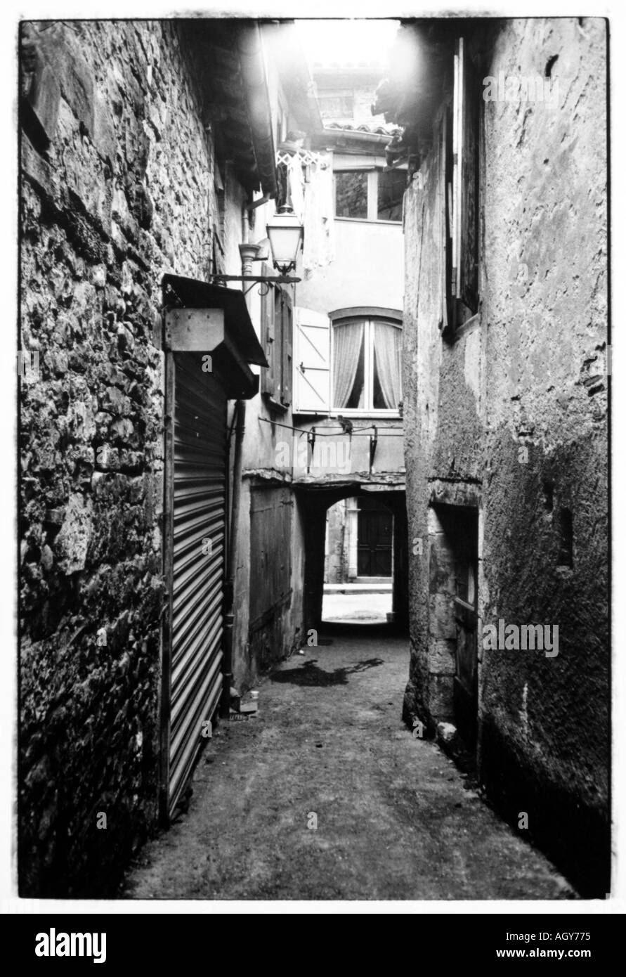 Narrow street in southern Black and White Stock Photos & Images - Alamy