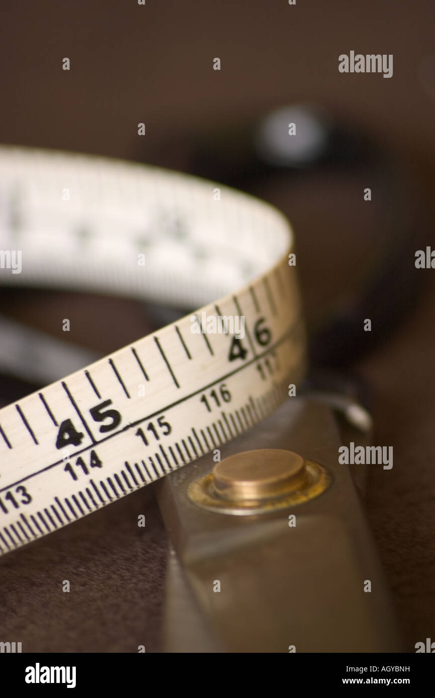 Measuring tape and scissors Stock Photo - Alamy