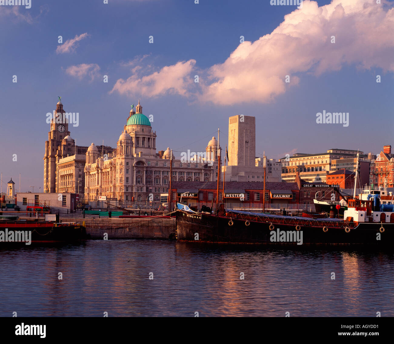 Liverpool docks historical hi-res stock photography and images - Alamy