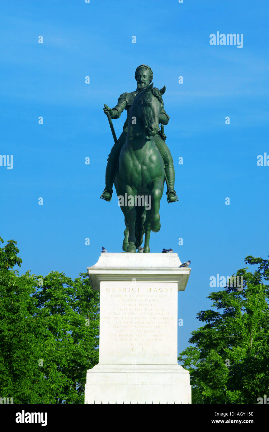 King henri iv statue hi-res stock photography and images - Alamy